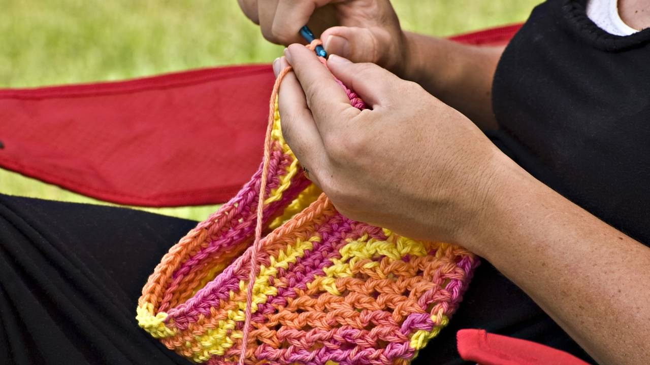 O truque simples que torna o crochê ao ar livre uma experiência ...